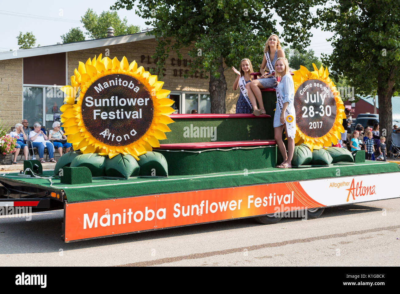 The sunflower Festival float at the 2017 Plum Fest street parade in ...