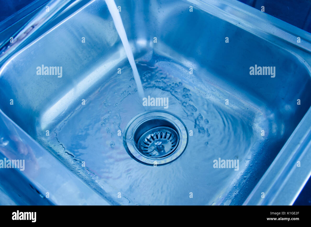 Water flows from faucet sink hi-res stock photography and images - Alamy