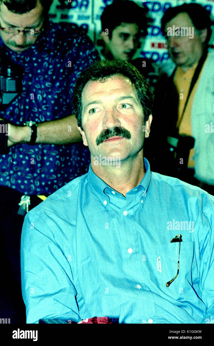 Sport football manager graeme souness hi-res stock photography and ...