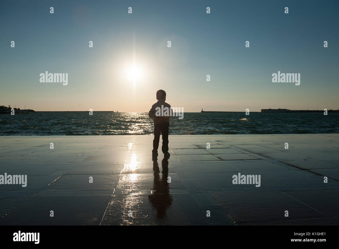 Boy watching the sea hi-res stock photography and images - Alamy