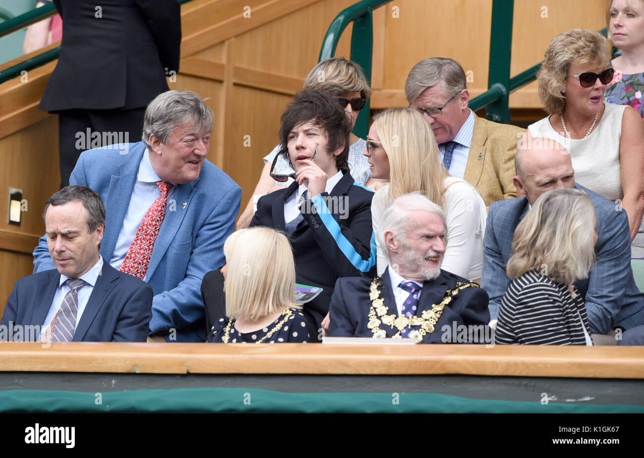 Photo Must Be Credited ©Alpha Press 079965 04/07/2017 Black Rod Lt Gen ...