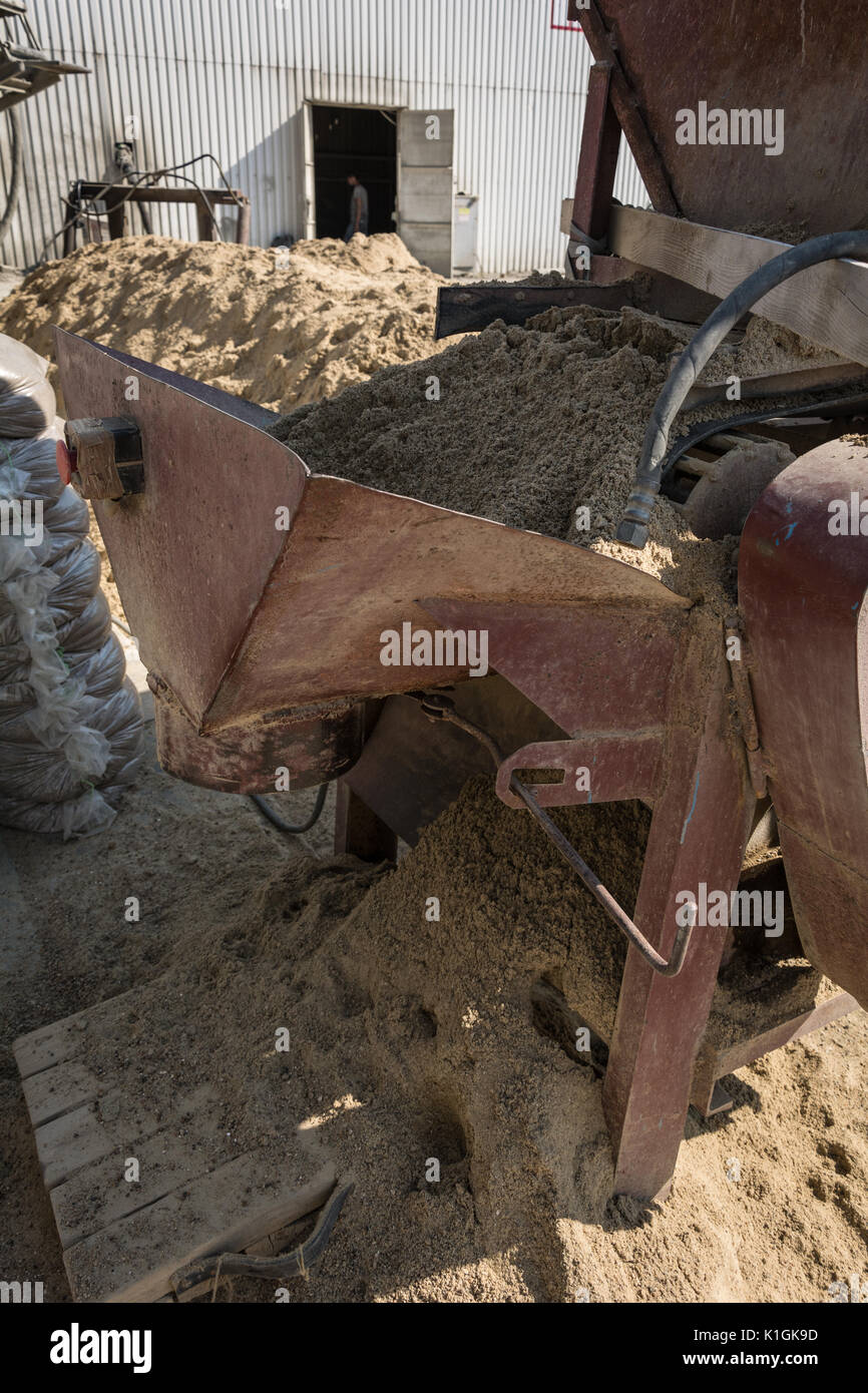 Equipment for the packing of building materials. Sand packing equipment ...