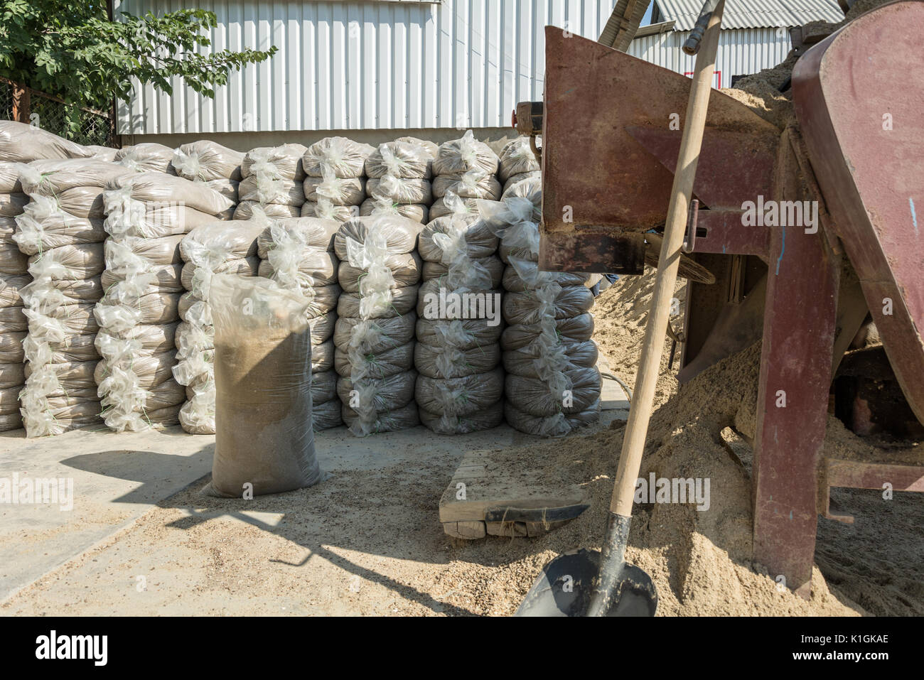 Packing packaging equipment hi-res stock photography and images - Alamy