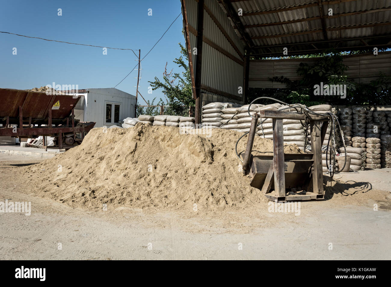 Equipment for the packing of building materials. Sand packing equipment ...