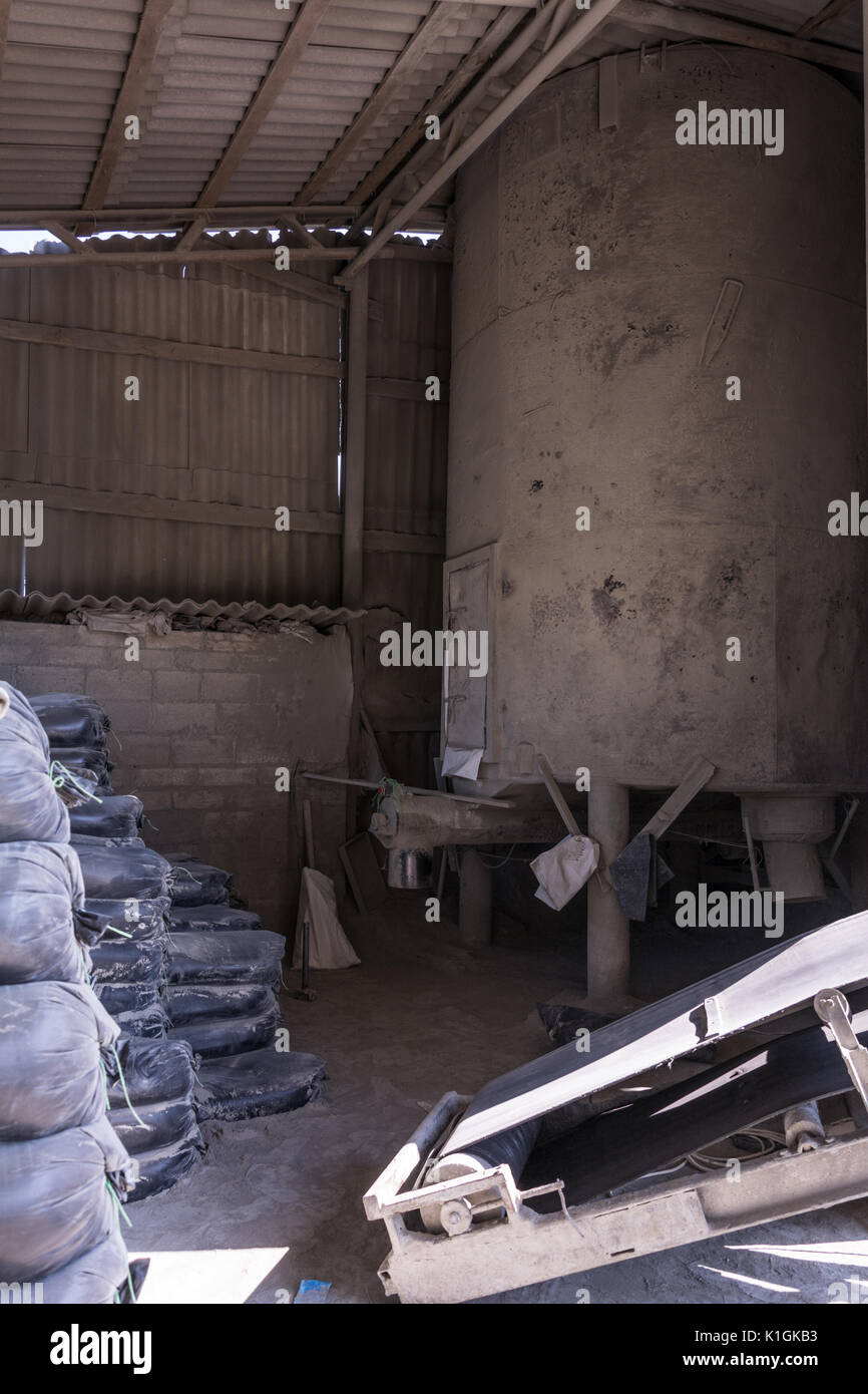 Cement packaging system Stock Photo - Alamy