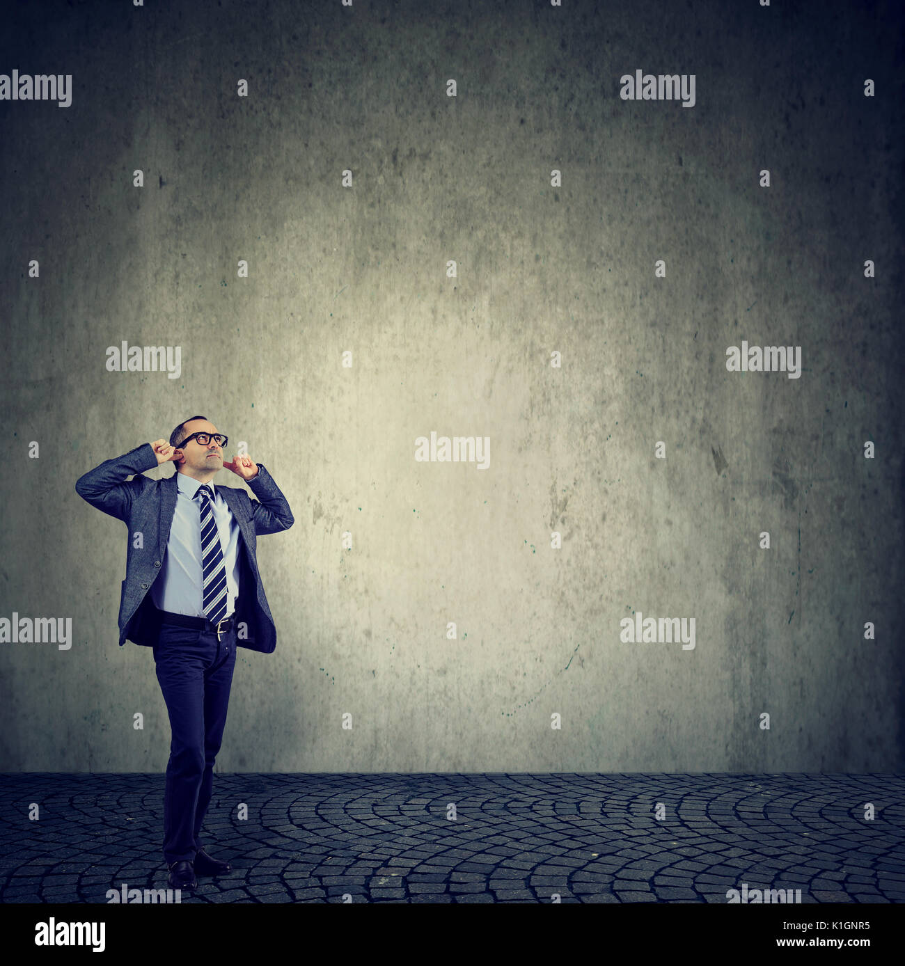 Loud noise hi-res stock photography and images - Alamy