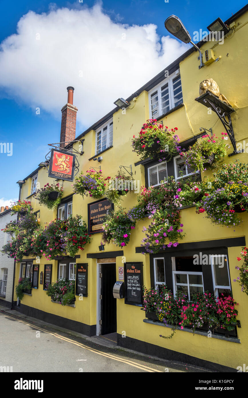 Pub front cornwall hi-res stock photography and images - Alamy