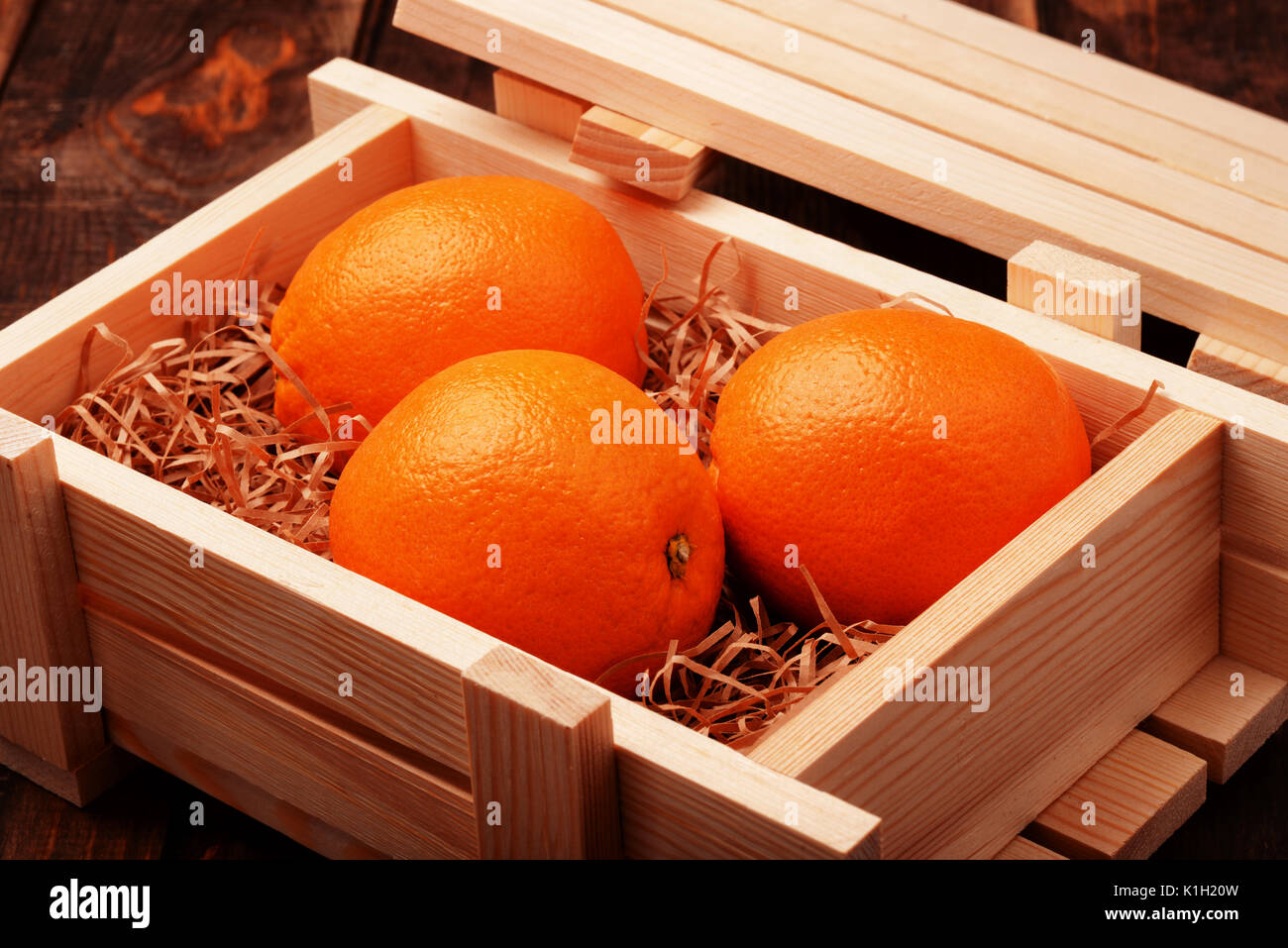 Oranges in a wooden box Stock Photo - Alamy