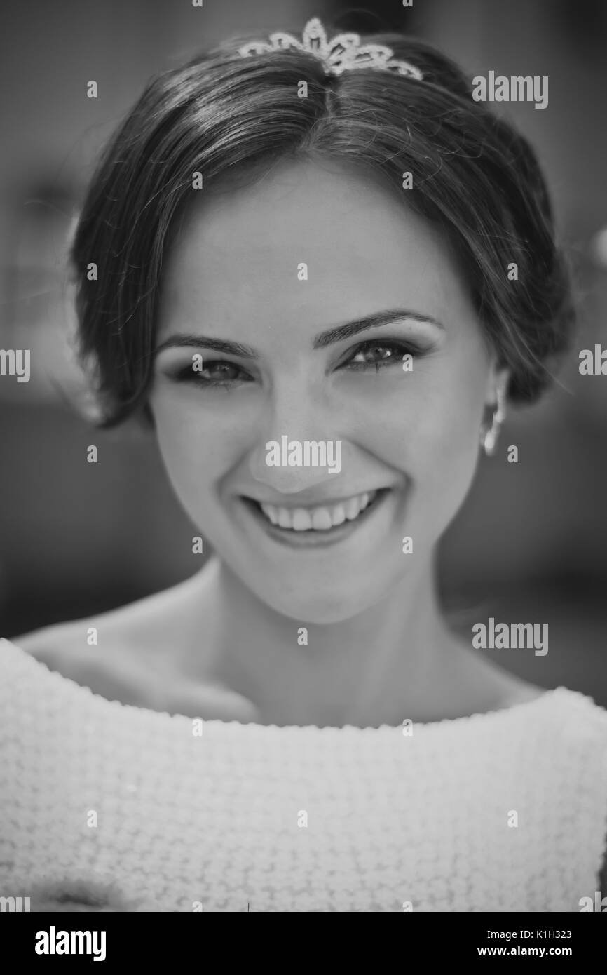 Beautiful bride woman portrait with bridal bouquet posing in her ...