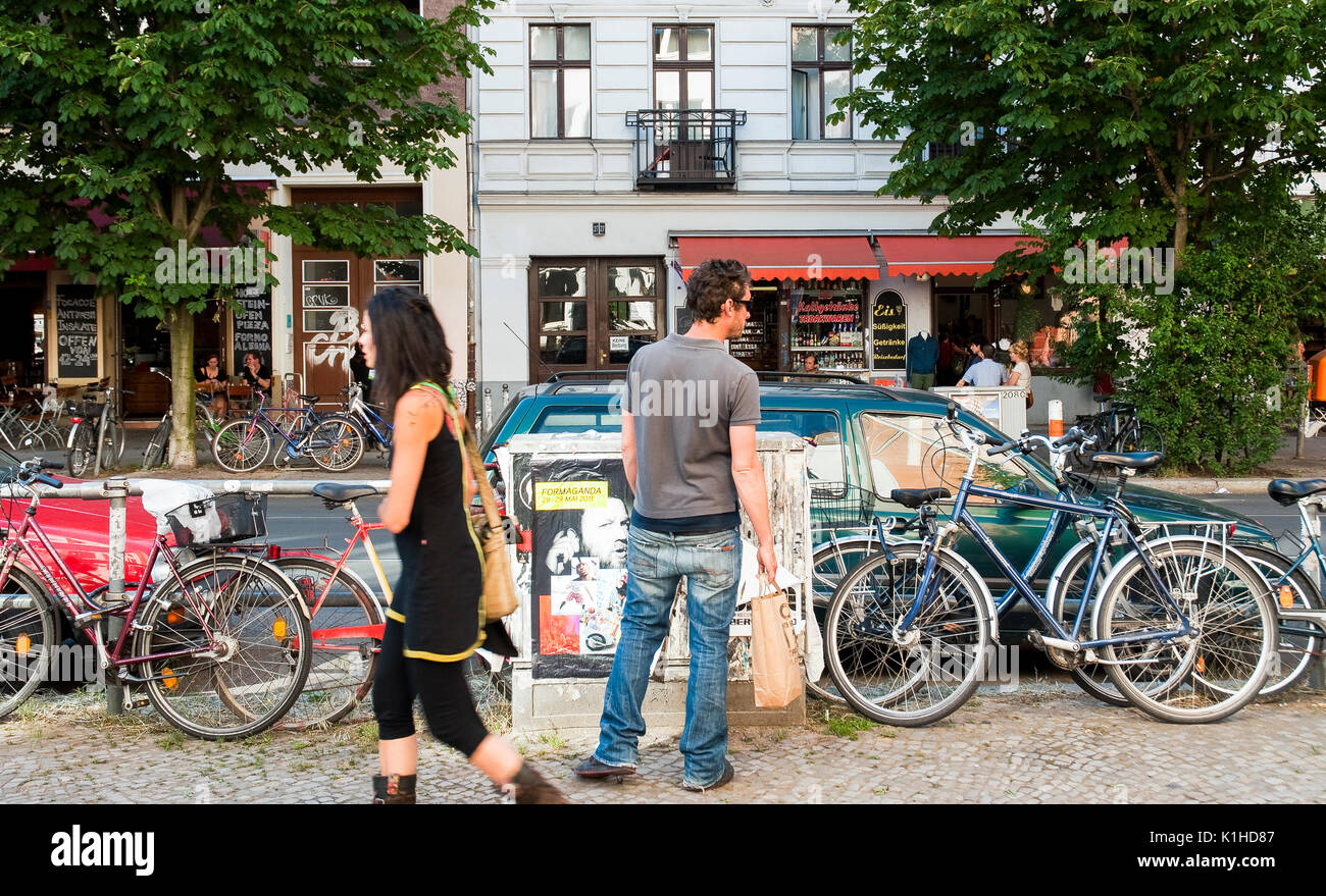 Street scene berlin hi-res stock photography and images - Alamy
