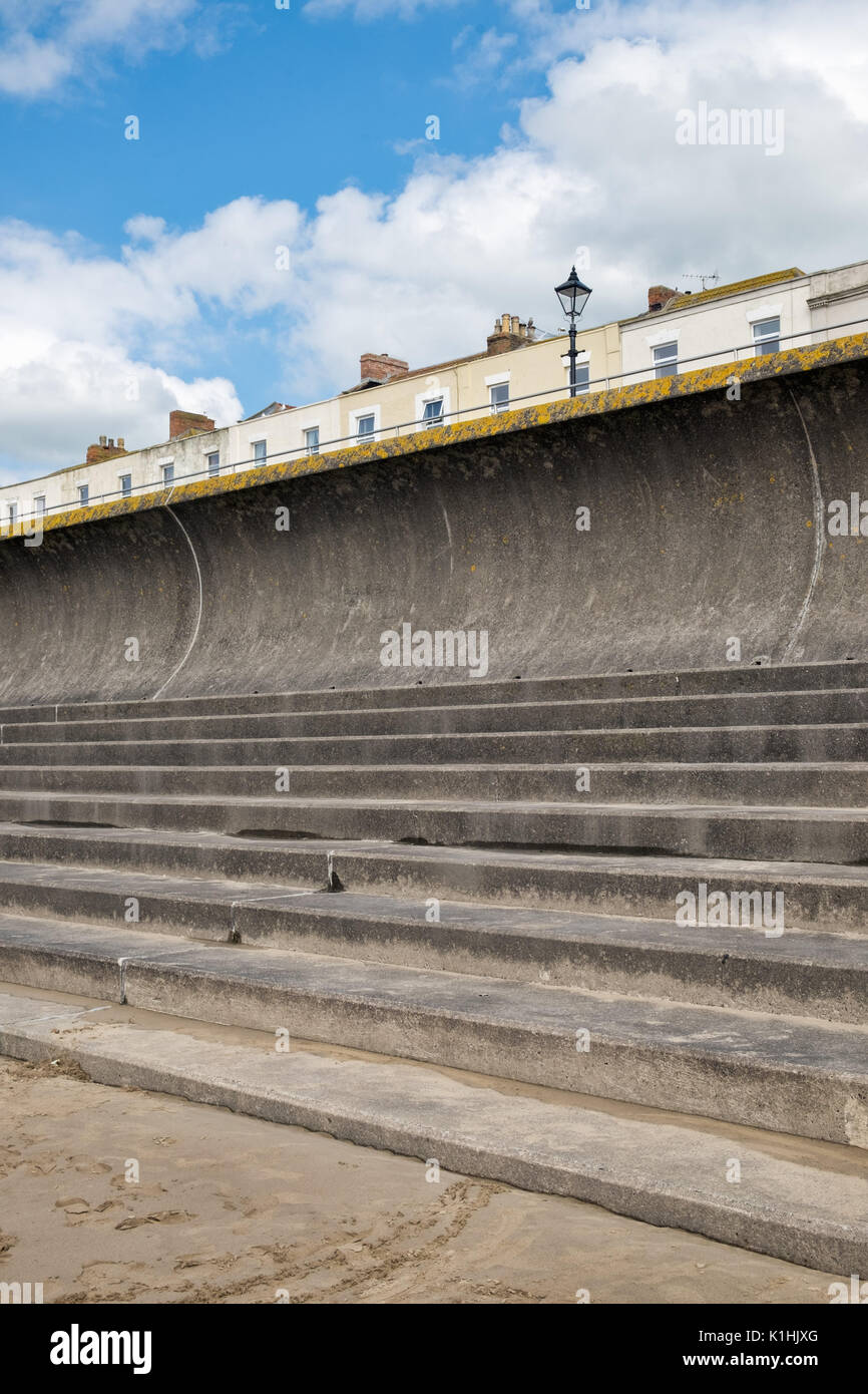 A section of the sea defences at Burnham on Sea, Somerset, UK Stock ...