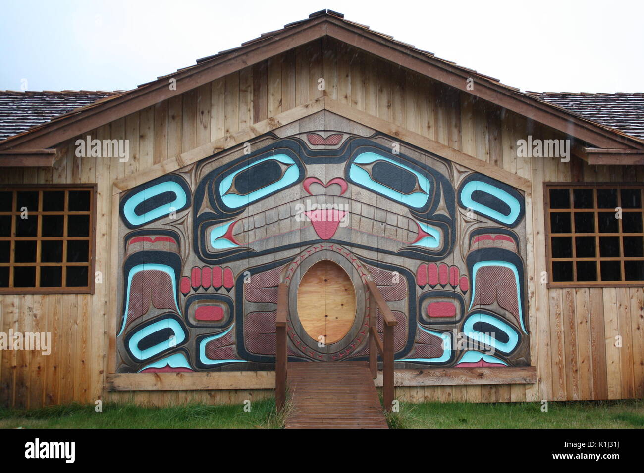 Human figure totem poles hi-res stock photography and images - Alamy
