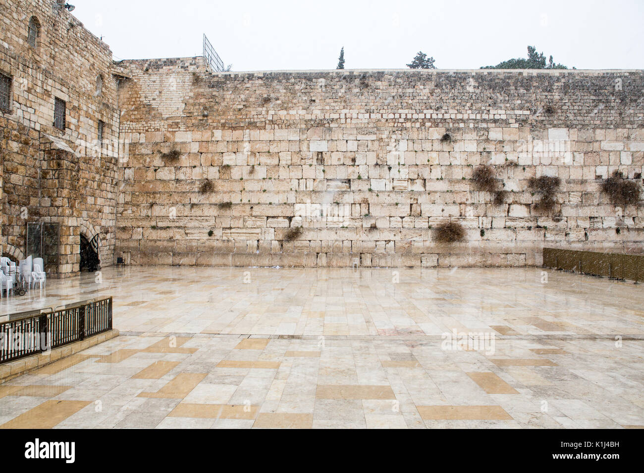 The Western Wall in Jerusalem, empty of people during snow Stock Photo ...