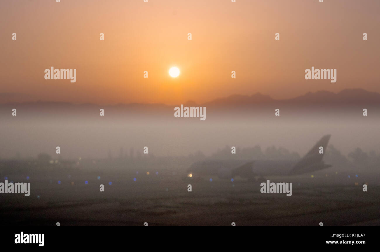 Airplane in mist hi-res stock photography and images - Alamy