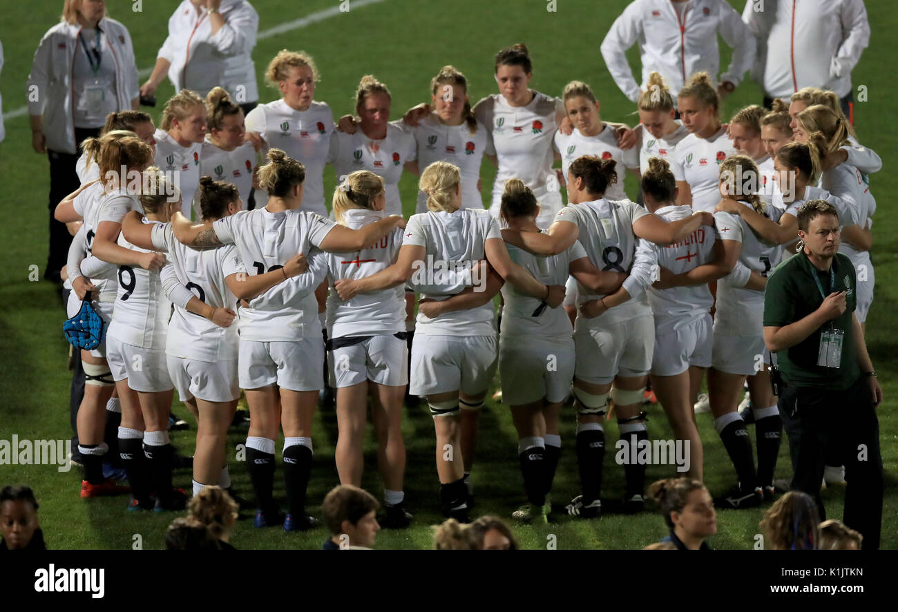 England rugby team huddle hi-res stock photography and images - Alamy