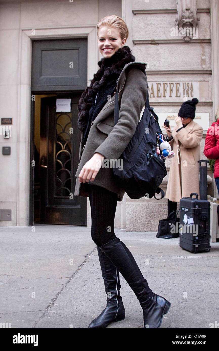 Fashion model Hailey Clauson Street Style Stock Photo - Alamy