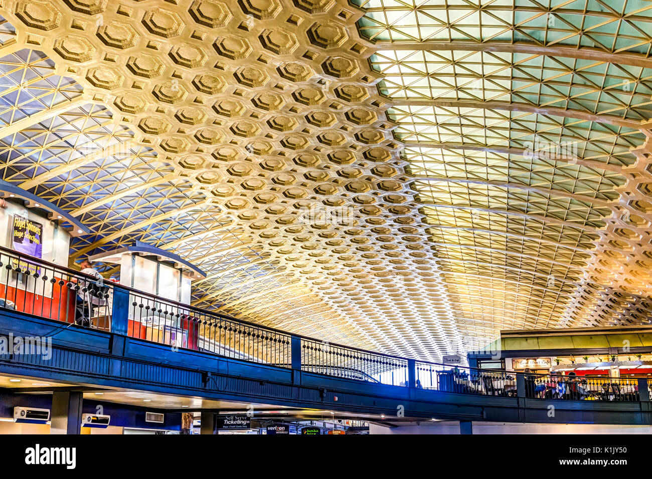 Washington dc union station shops hi-res stock photography and images ...