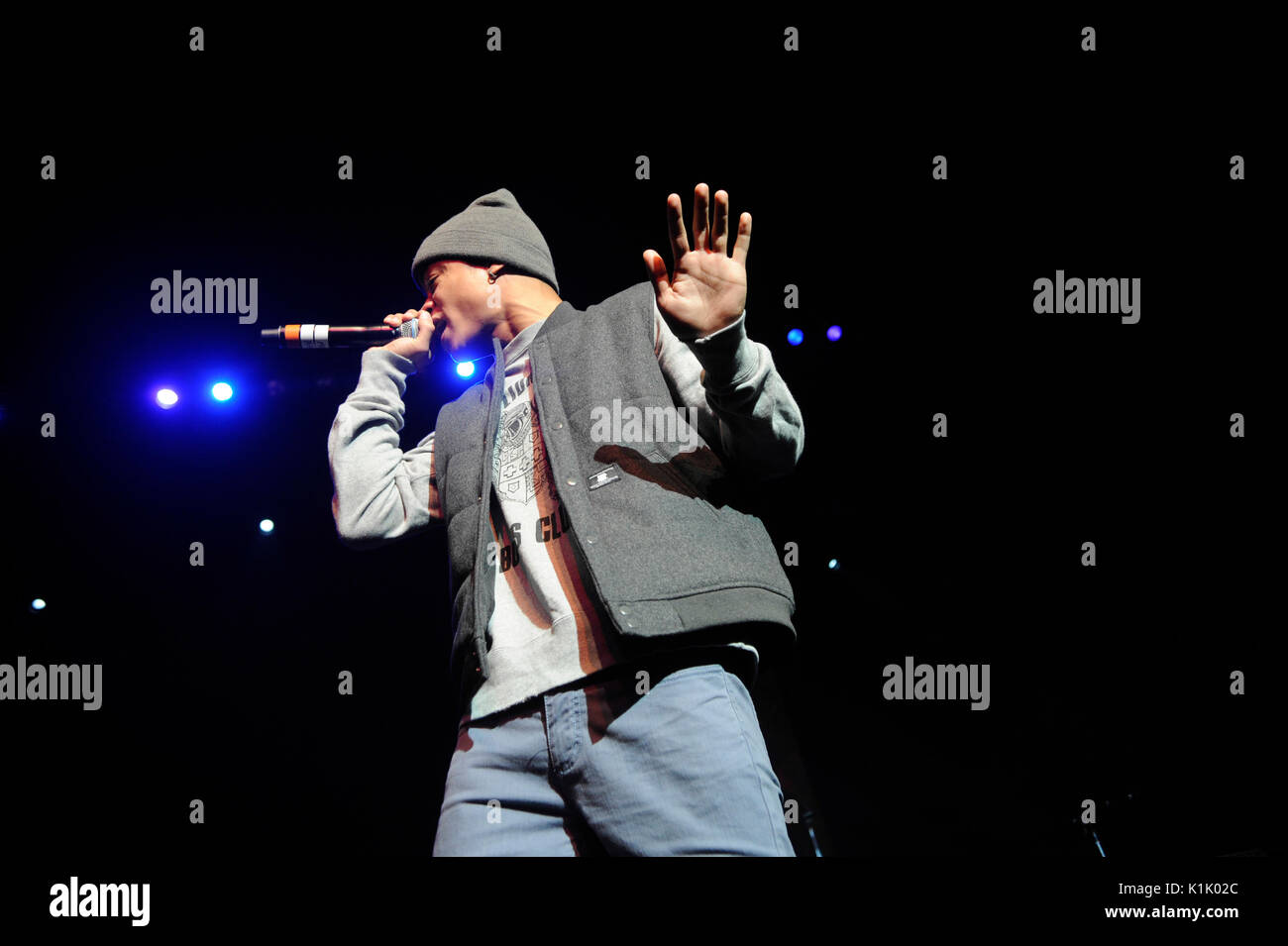 New Boyz perform Power 106 "Cali Christmas" December 3,2010 Gibson ...