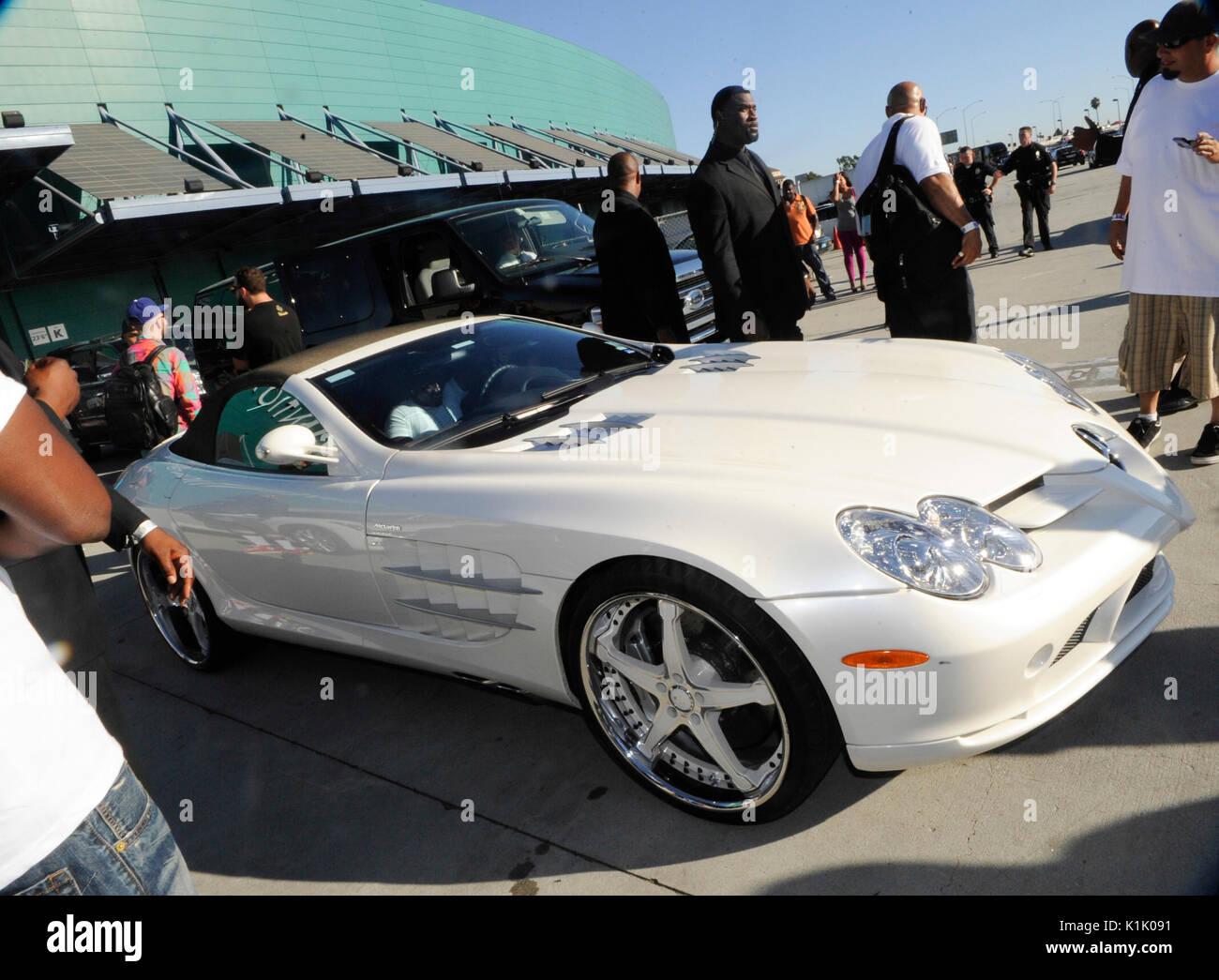 Akon leaving DUB Magazine Show his white Mclearn without performing due ...