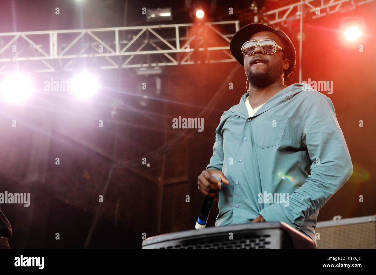 will.i.am Black Eyed Peas performing 2008 Rock Bells Glen Helen ...