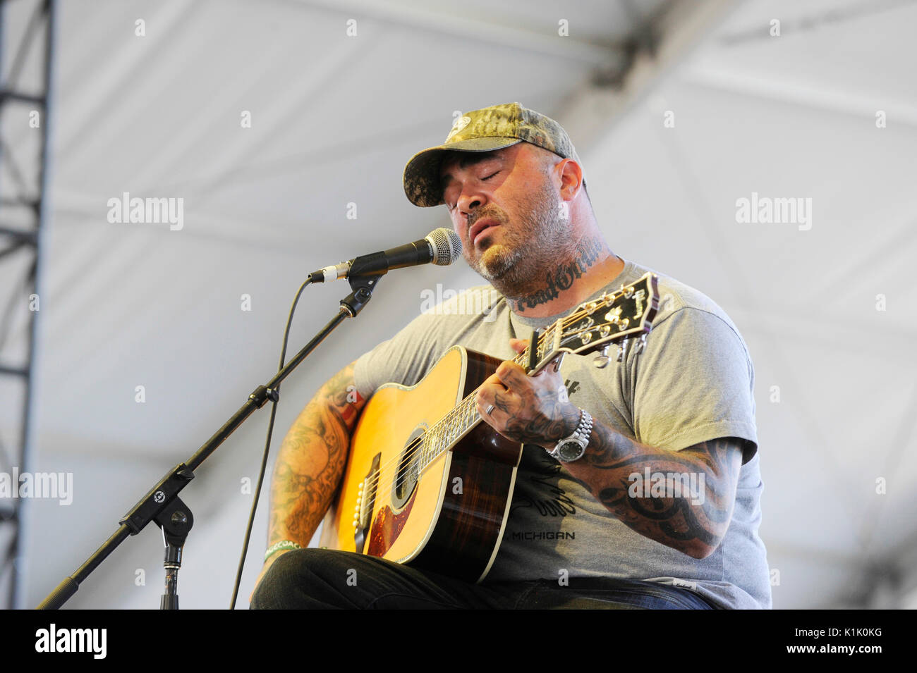 Singer aaron lewis of hi-res stock photography and images - Alamy