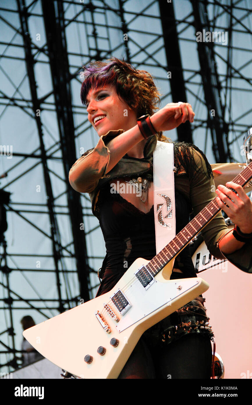 Lzzy hale hi-res stock photography and images - Alamy