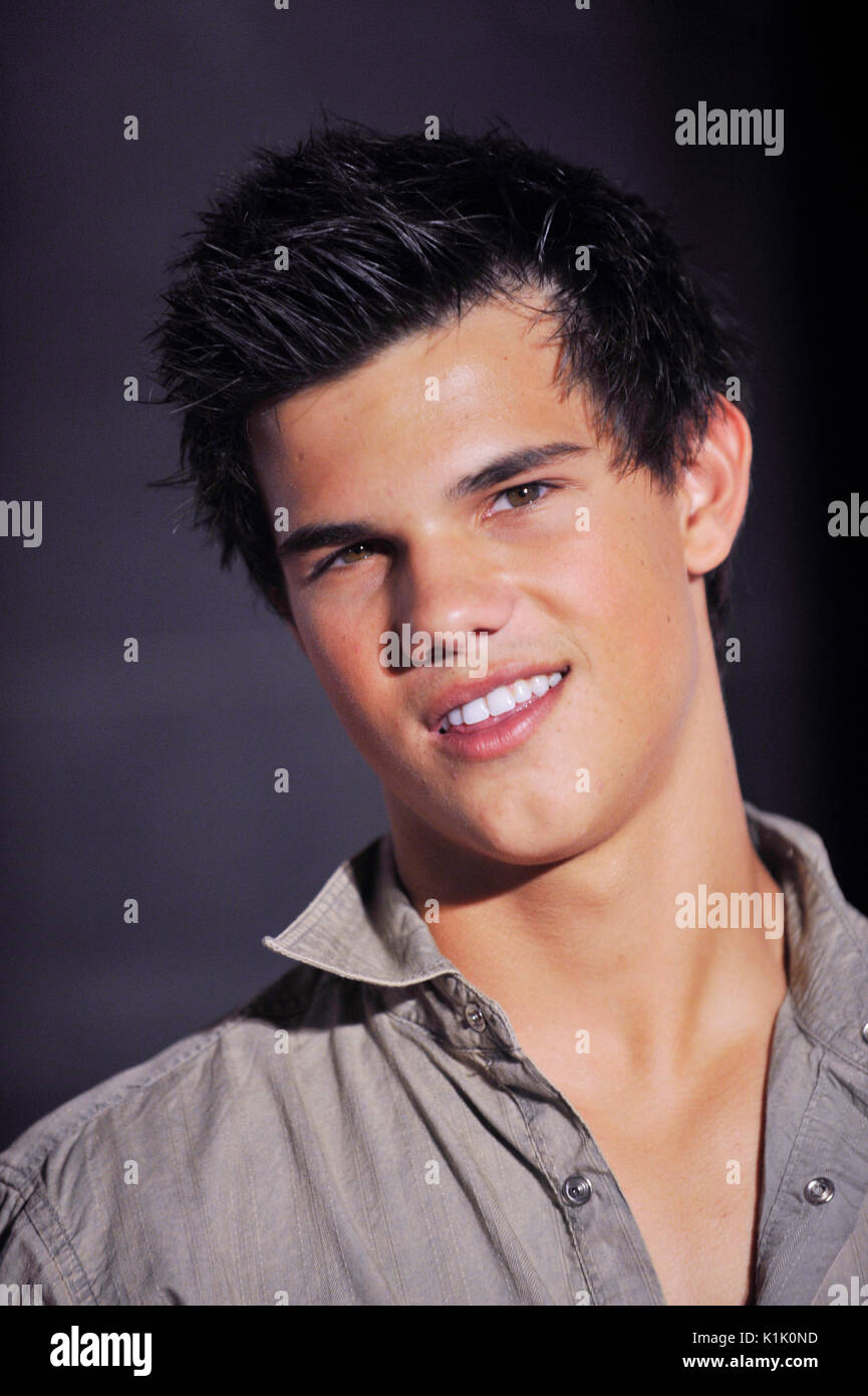 Taylor lautner hi-res stock photography and images - Alamy