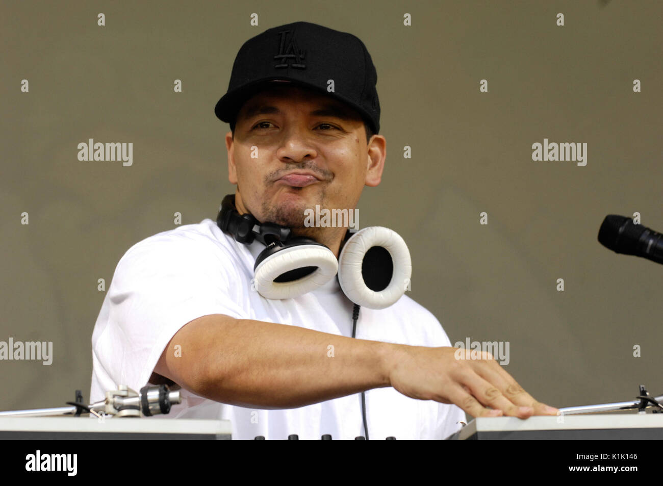 Mix master hi-res stock photography and images - Alamy