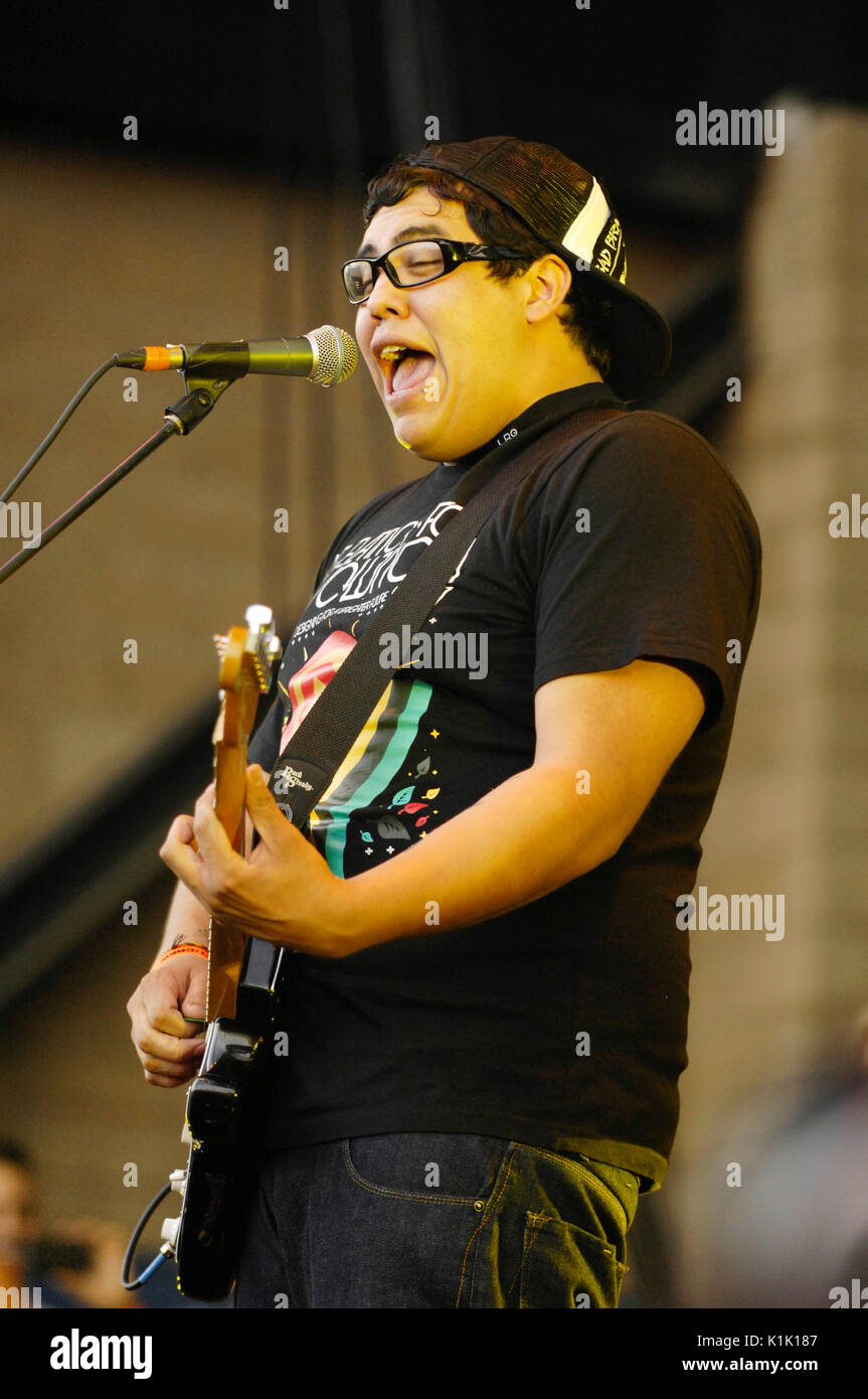 Rome Ramirez Sublime performs Cypress Hill's Smokeout San Manuel ...