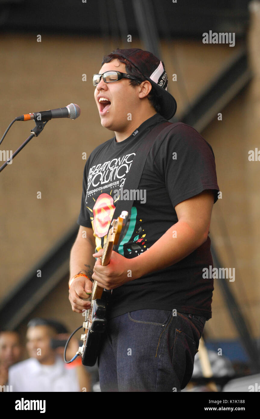 Rome Ramirez Sublime performs Cypress Hill's Smokeout San Manuel ...
