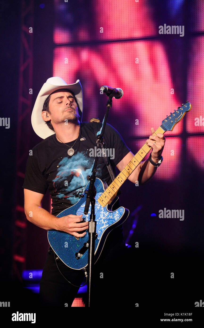 Country singer Brad Paisley performs Stagecoach,California's County ...