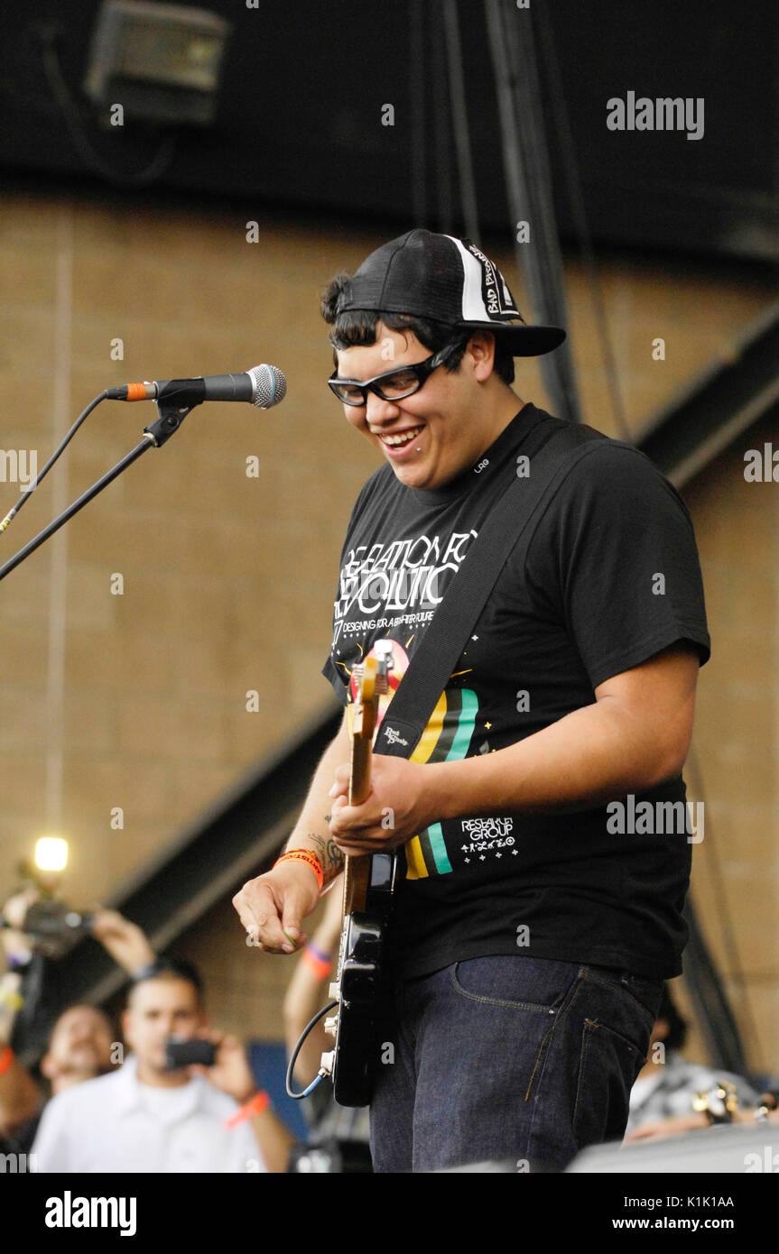 Rome Ramirez Sublime performs Cypress Hill's Smokeout San Manuel ...