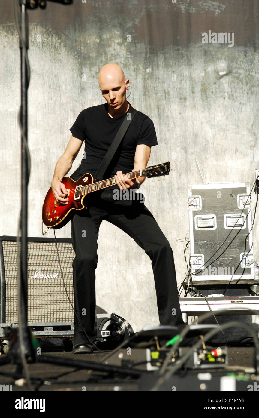 Ashes divide hi-res stock photography and images - Alamy