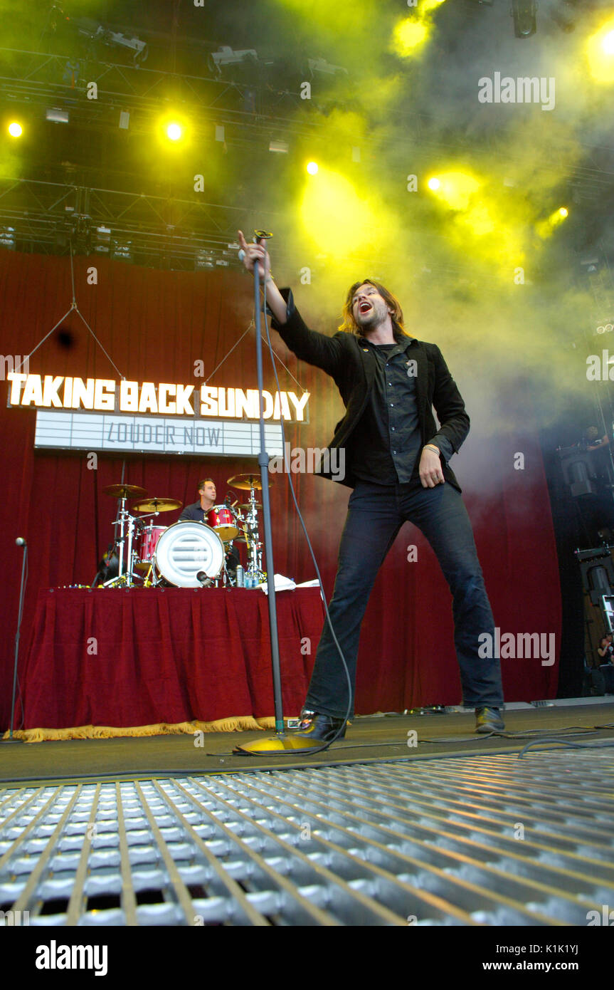 L r adam lazzara taking back sunday hi-res stock photography and images ...