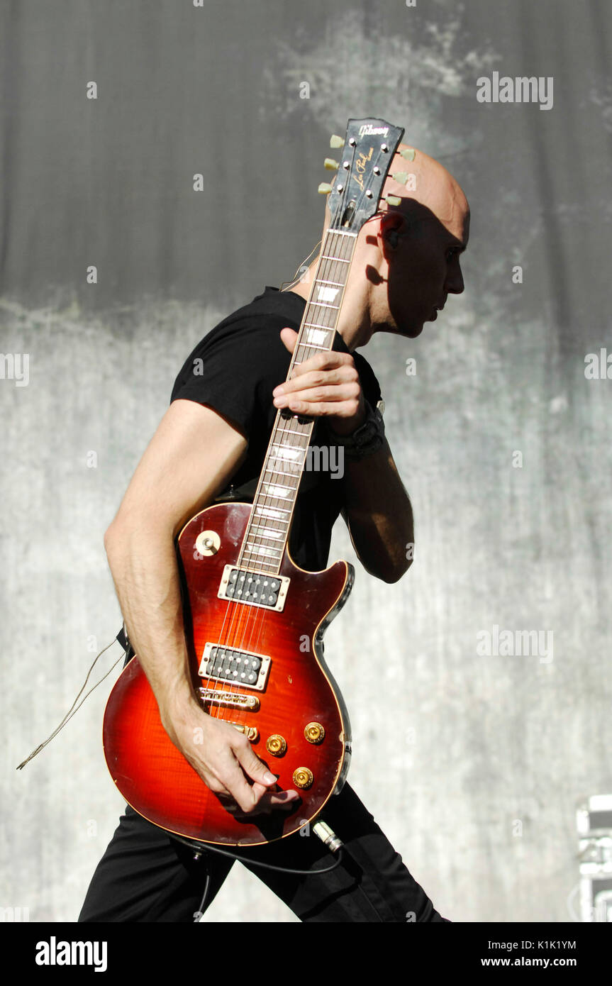 Ashes divide hi-res stock photography and images - Alamy