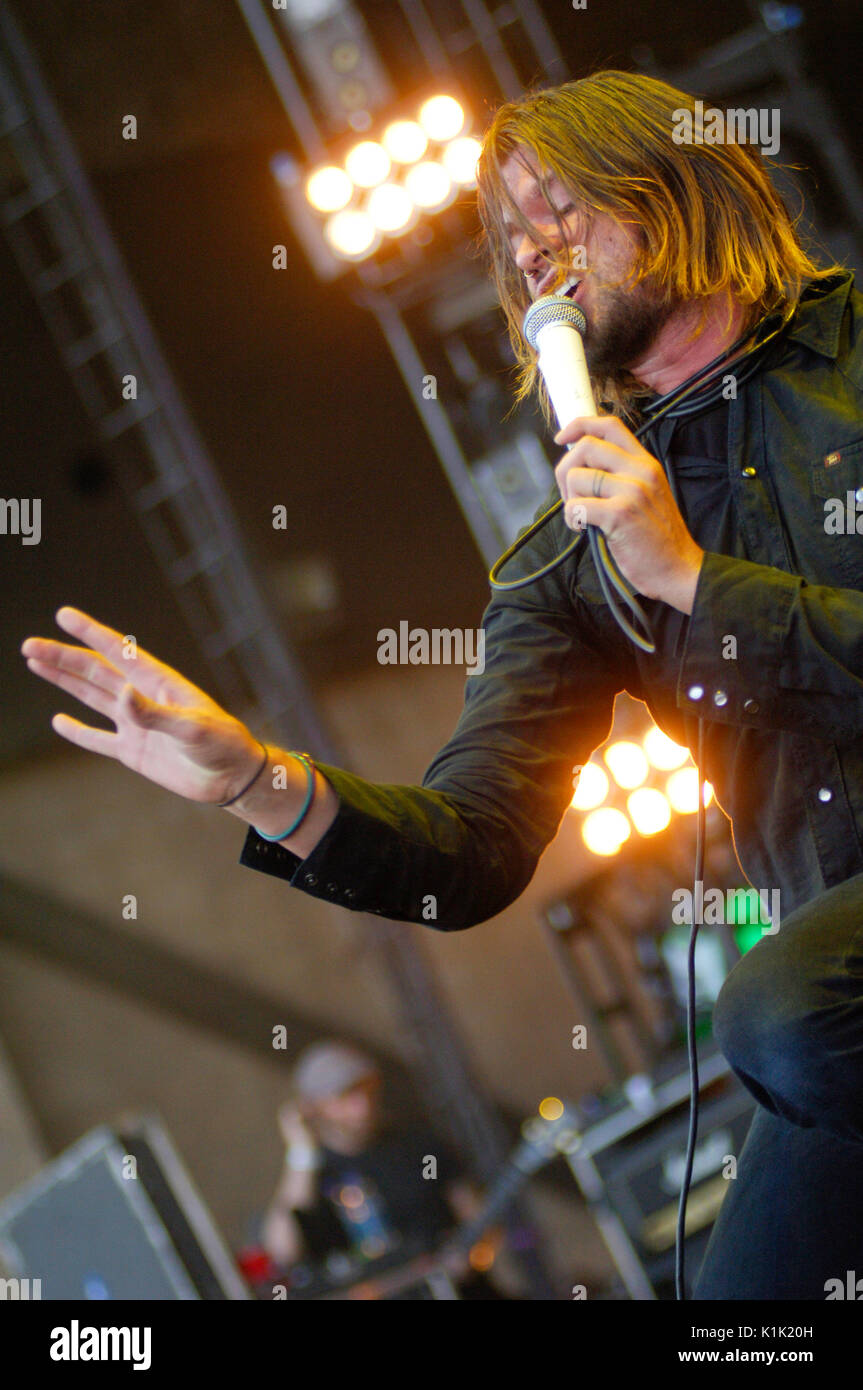 Adam Lazzara Taking Back Sunday performs 2007 Projekt Revolution ...