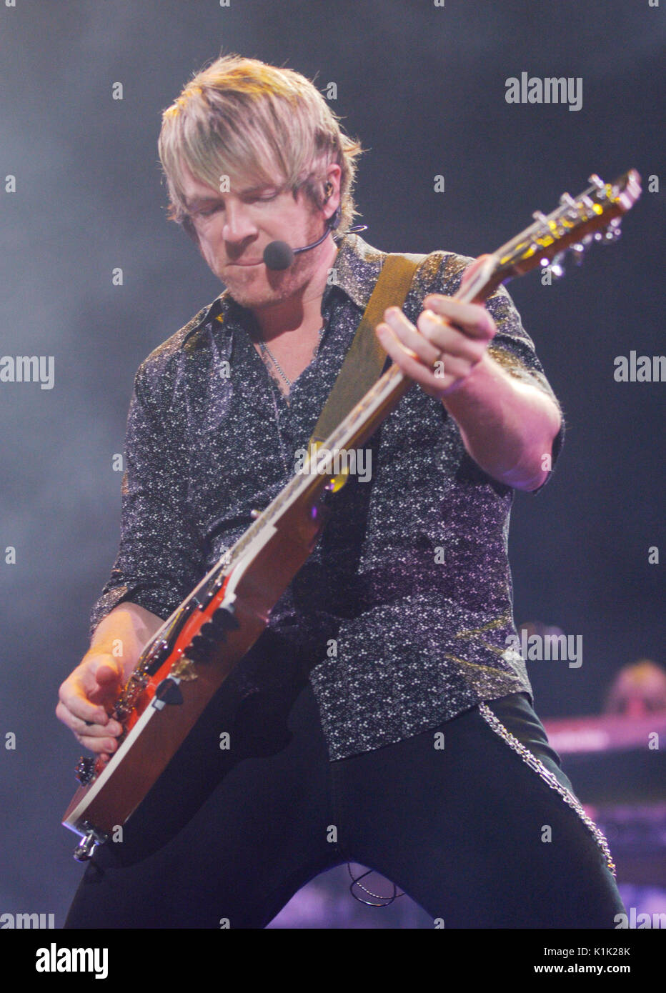 Musician Joe Don Rooney Rascal Flatts performing 2008 Stagecoach ...