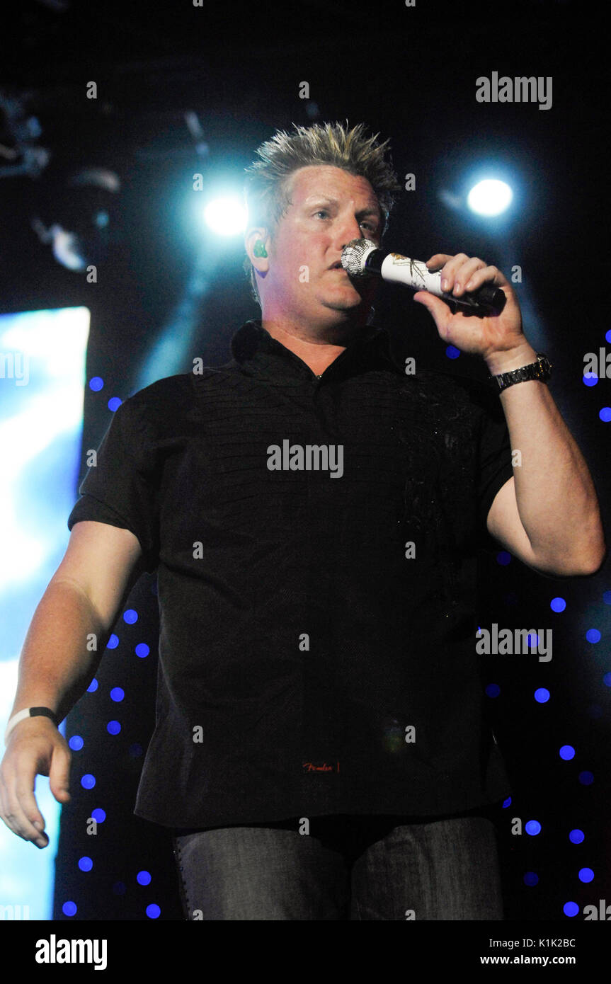 Singer Gary LeVox Rascal Flatts performs Stagecoach,California's County ...