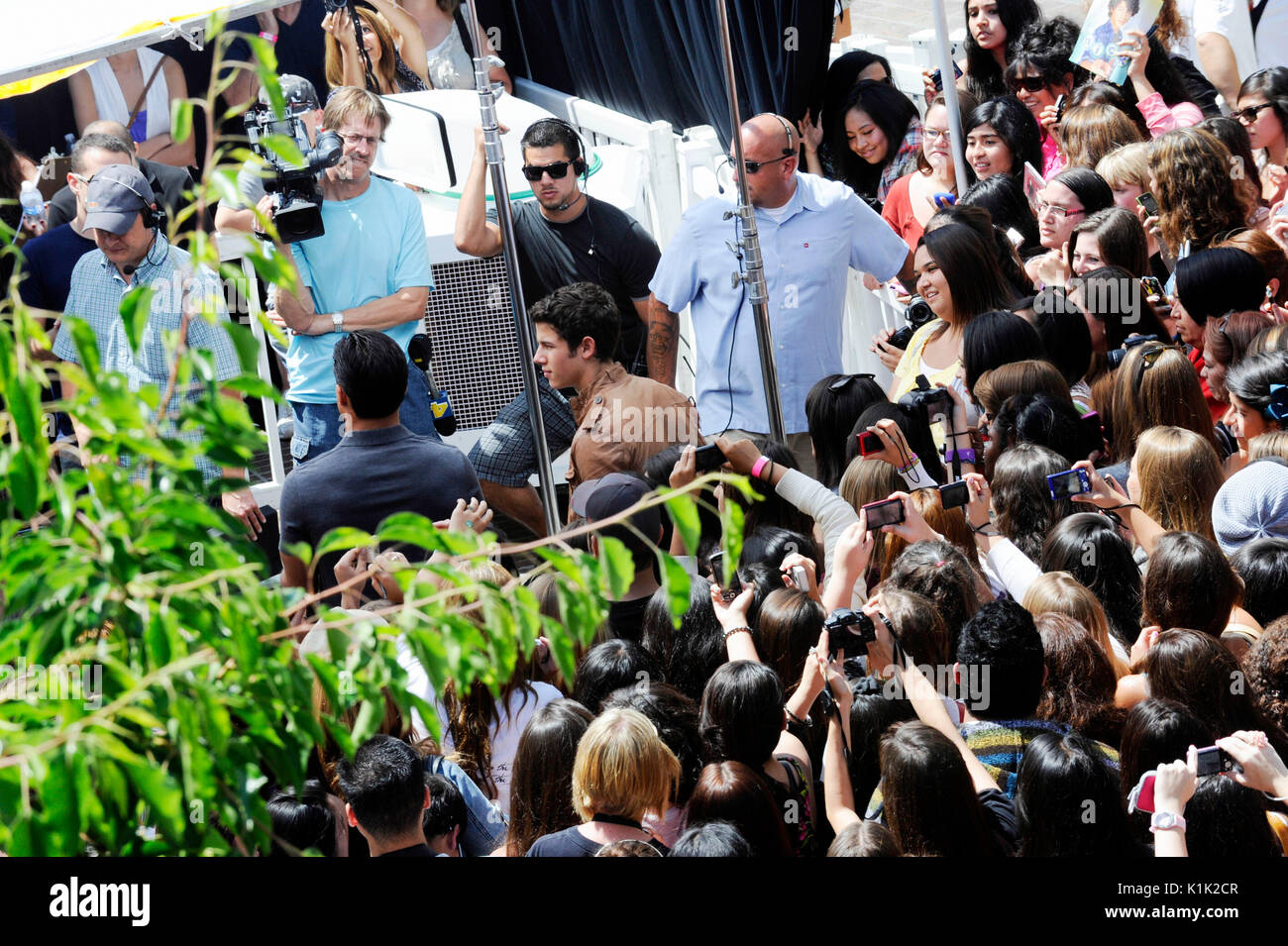 Mario lopez the grove hi-res stock photography and images - Alamy