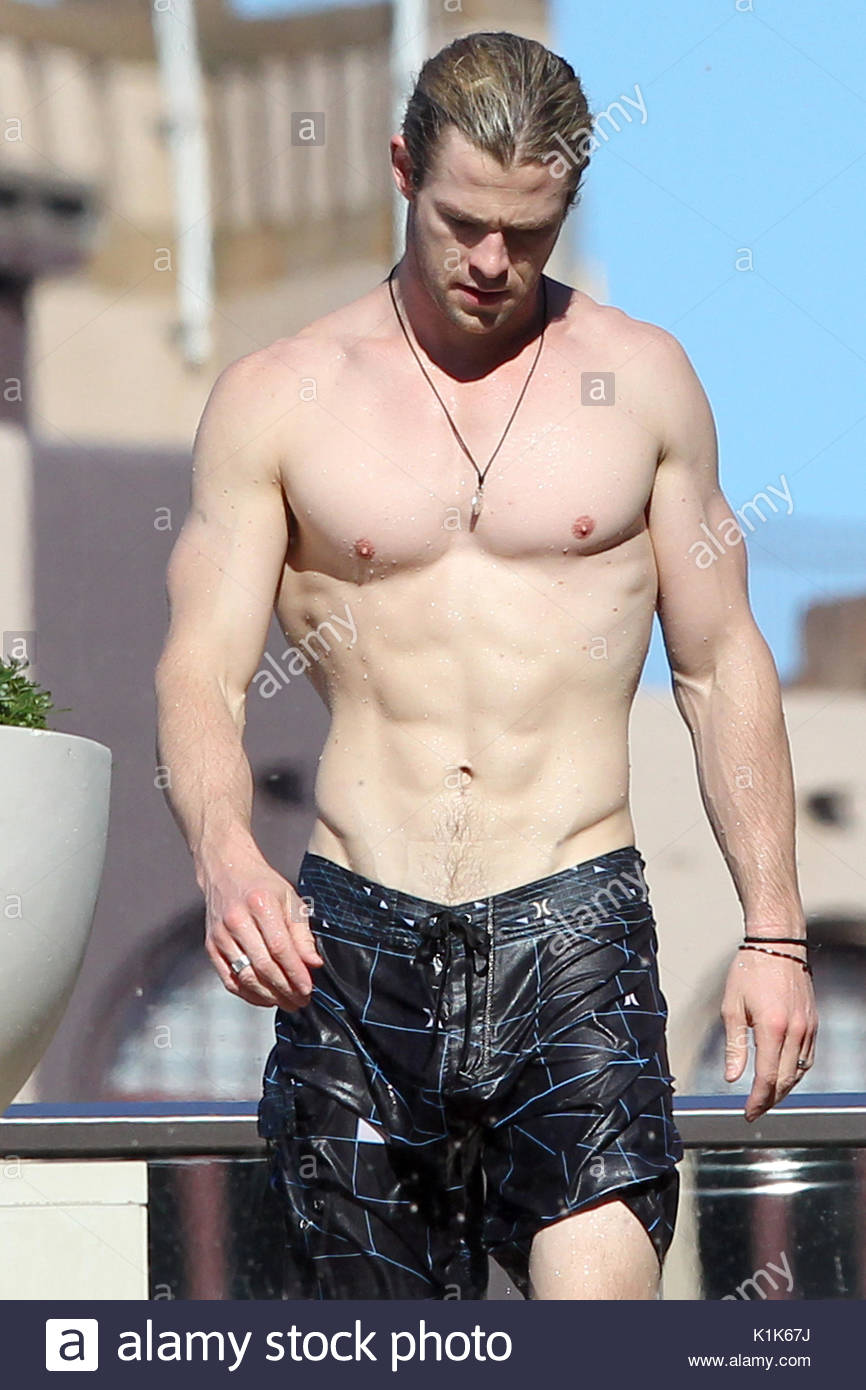 Chris Hemsworth Body Stock Photos & Chris Hemsworth Body Stock Images ...
