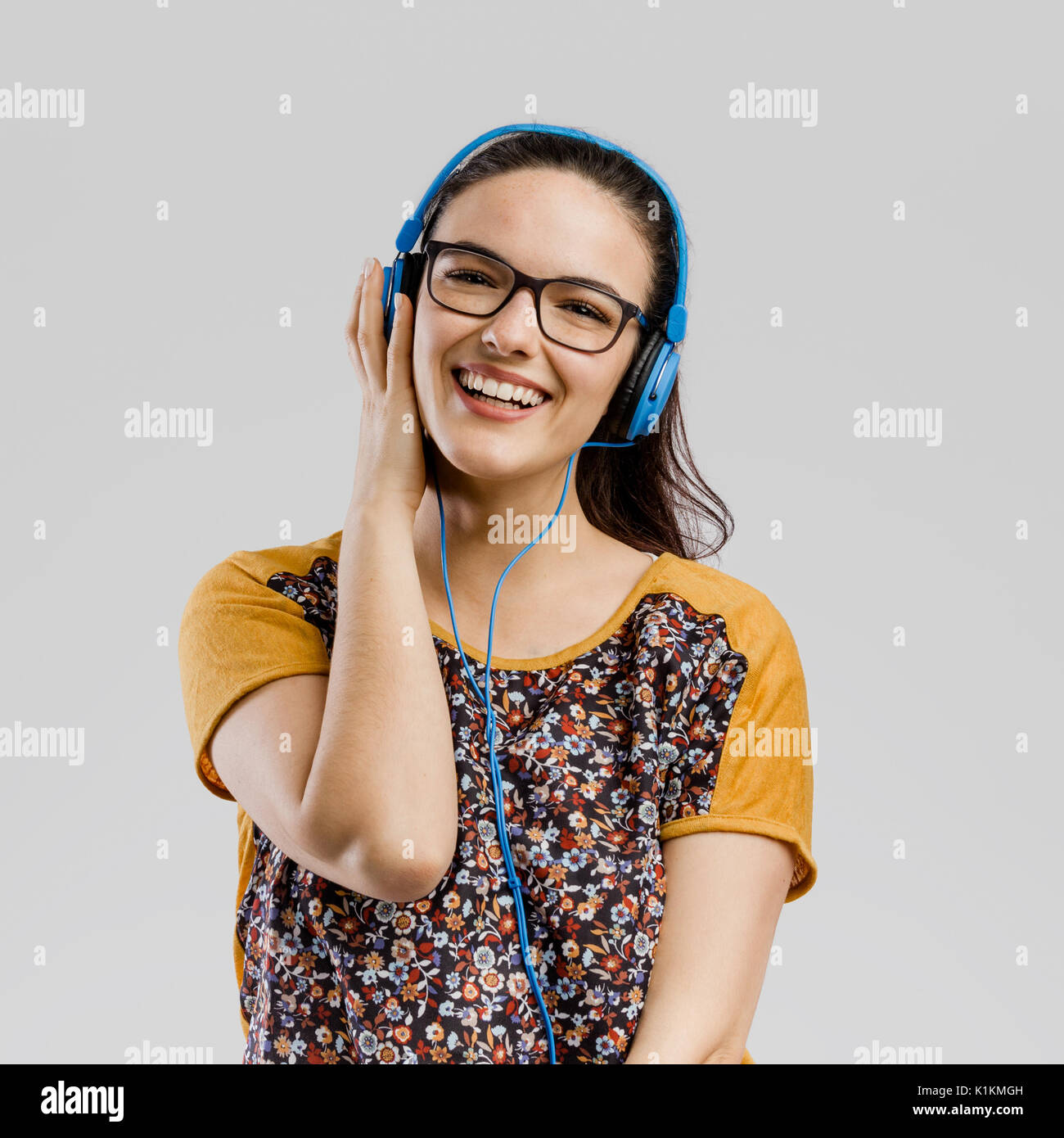 Portrait of Beautilful woman listen music Stock Photo - Alamy Portrait of Beautilful woman listen music Stock Photo - Alamy