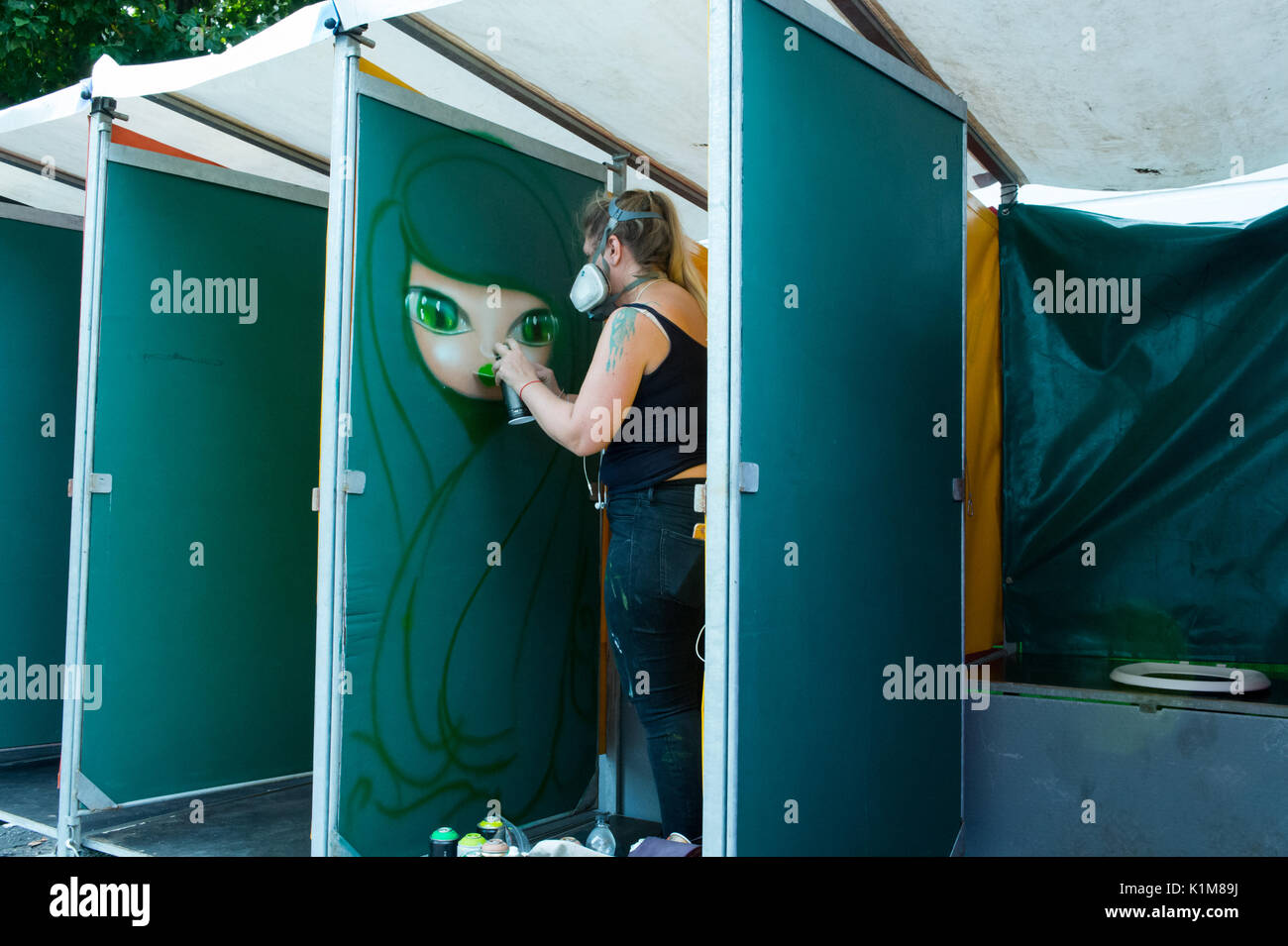 Toilet wall and graffiti hi-res stock photography and images - Alamy