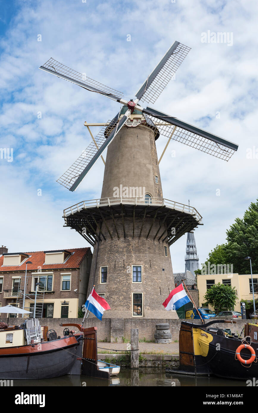 Harbor with sailing boats and windmill, Binnenhaven, Gouda, Zuid ...