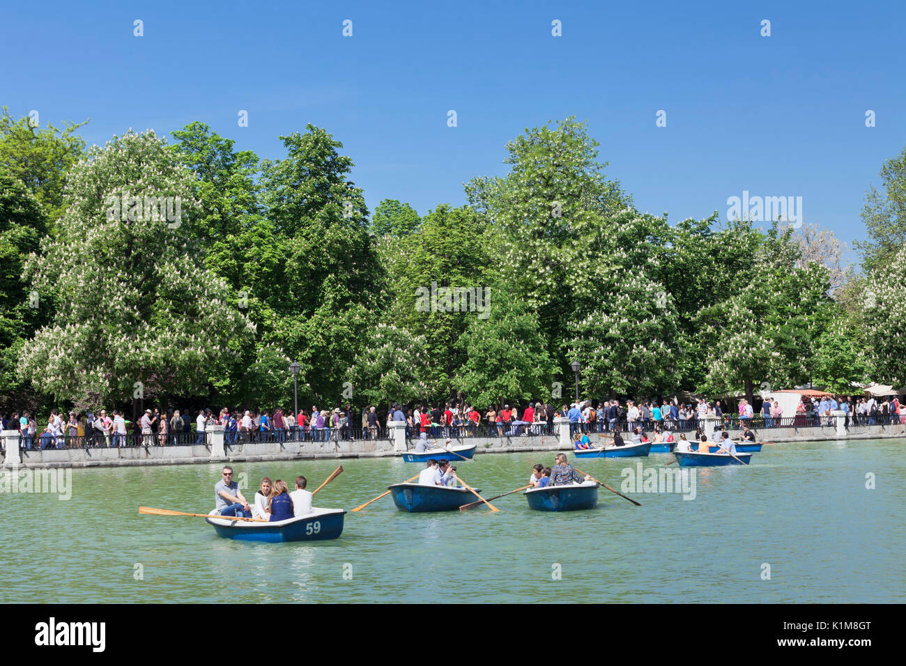 Rowing boats on the lake Estanque del Retiro, Retiro Park, Parque del ...