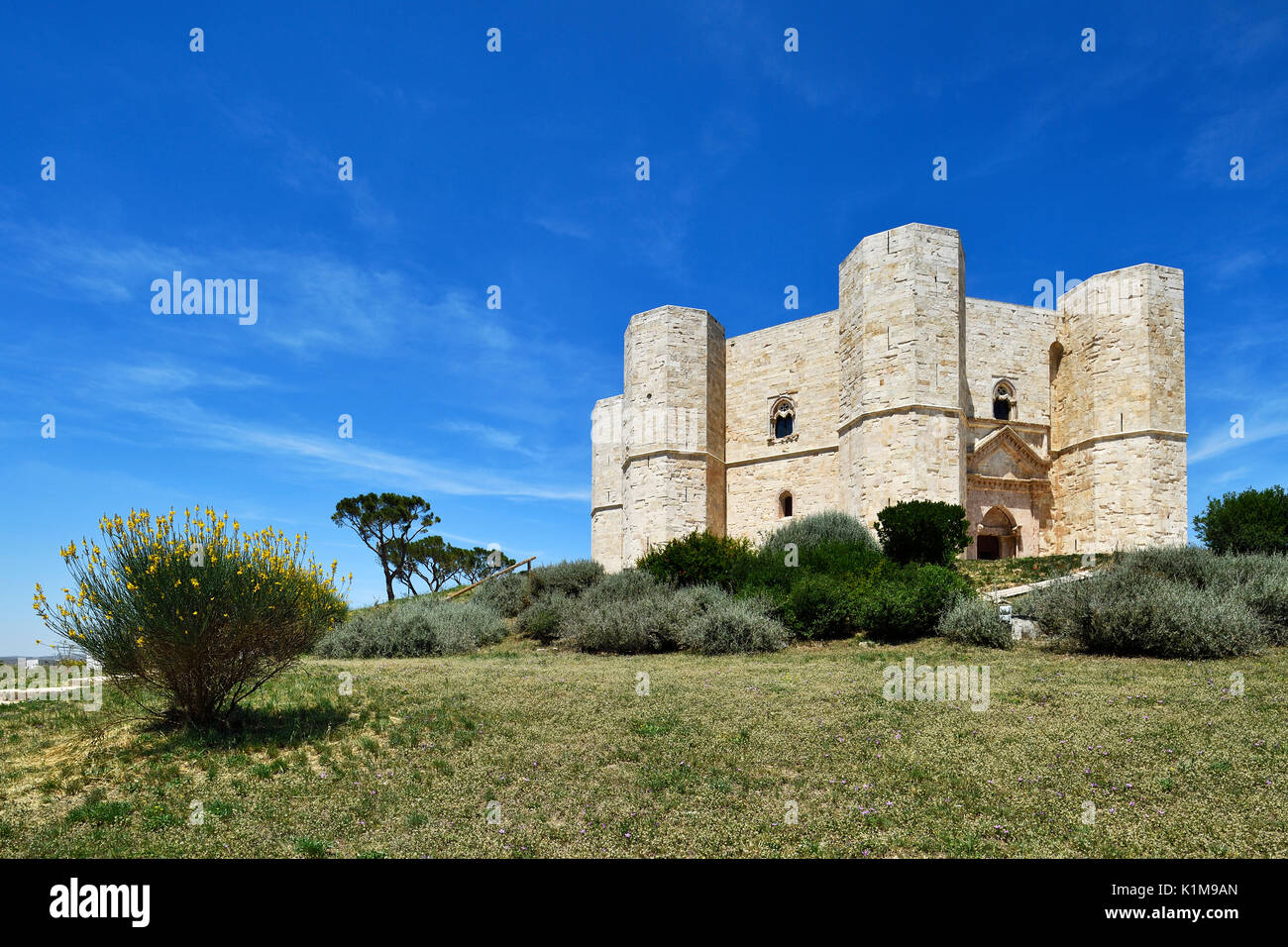 Castel del monte castle hi-res stock photography and images - Alamy