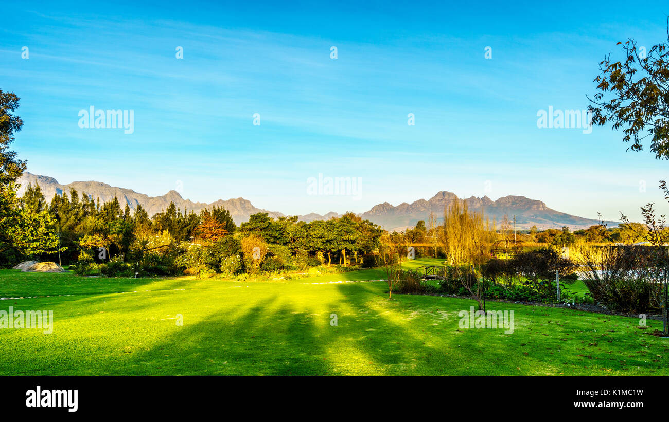 Simonsberg mountains and winelands hi-res stock photography and images ...