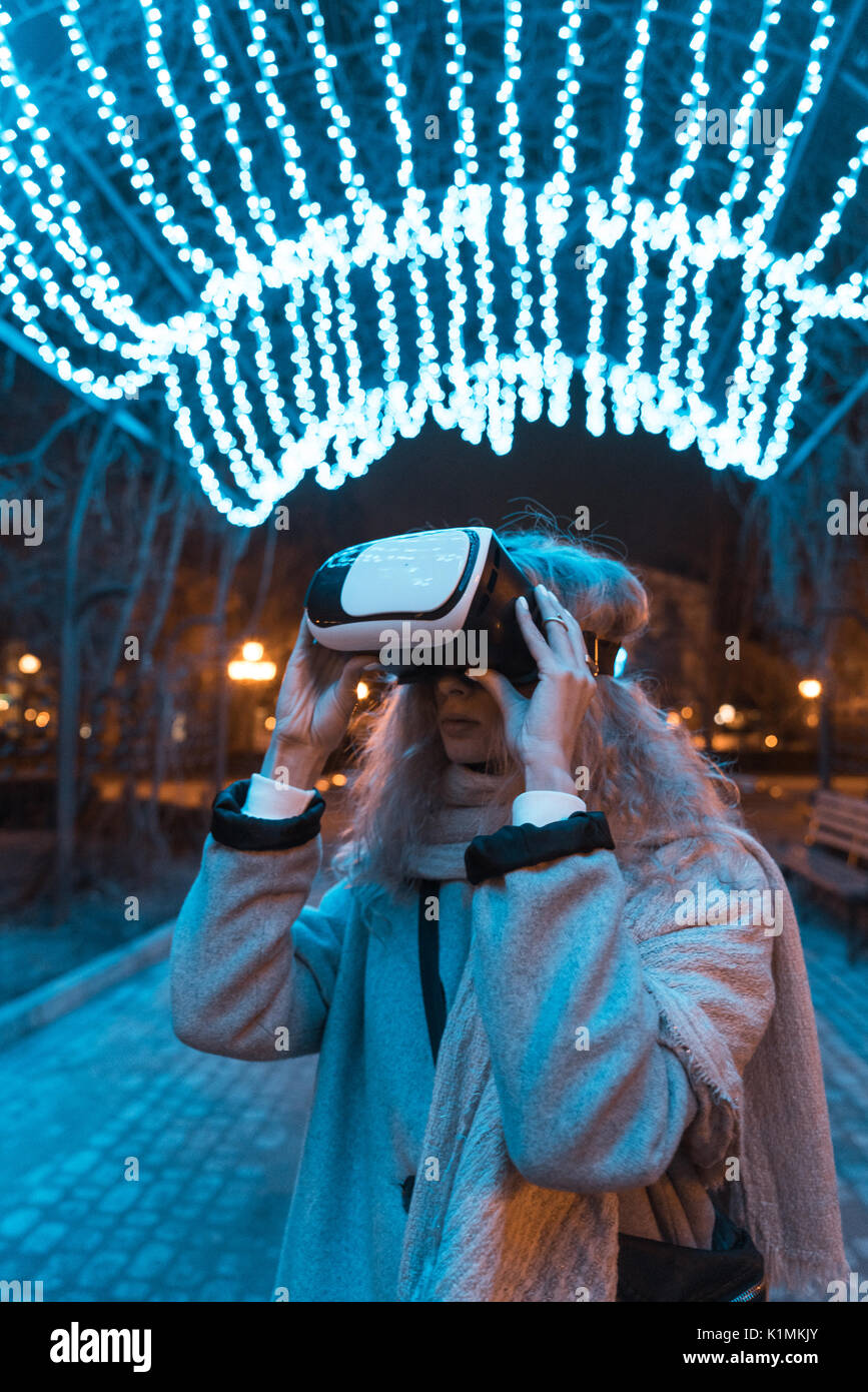 Augmented reality eyeglasses hi-res stock photography and images - Alamy