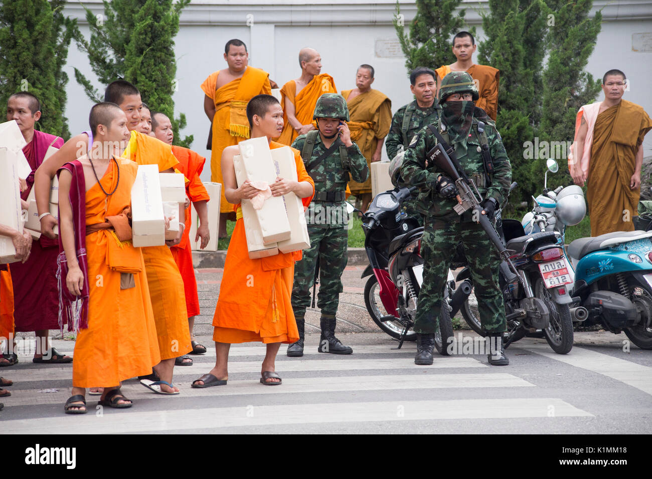 Royal thai army soldiers hi-res stock photography and images - Alamy