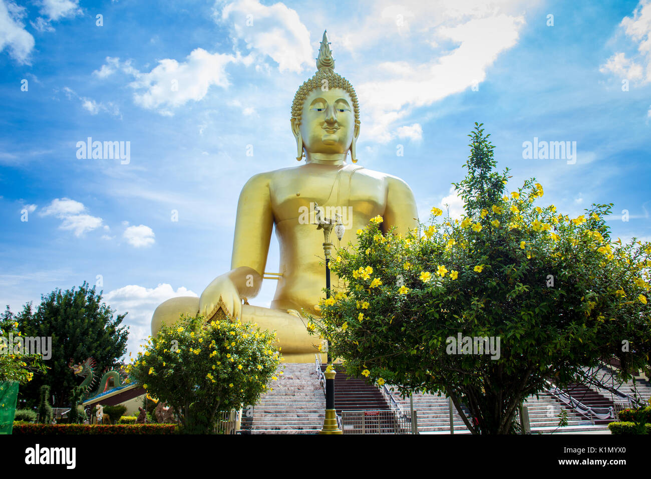 Wat Muang angthong Stock Photo - Alamy