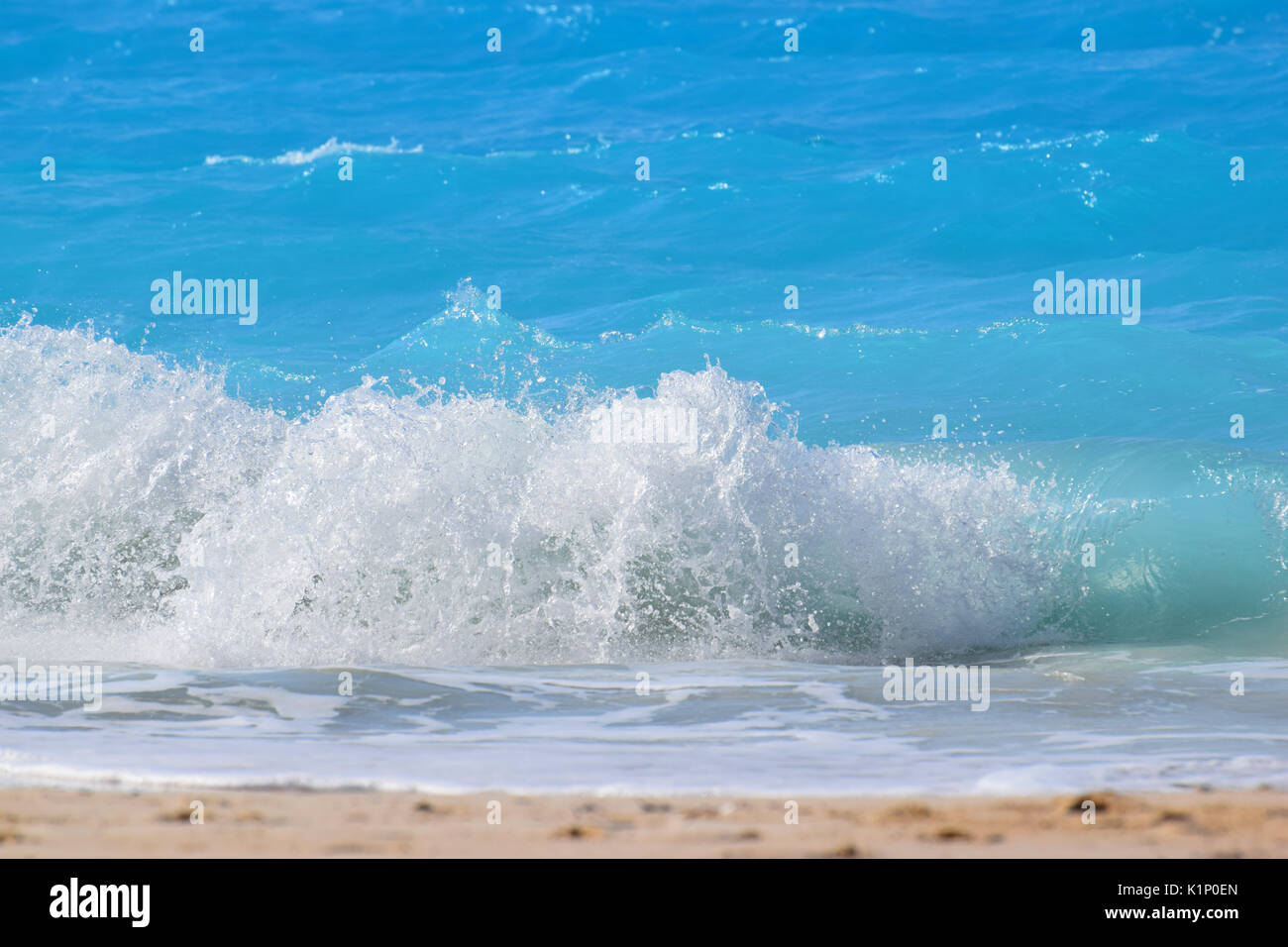 Clear blue sea wave hi-res stock photography and images - Alamy